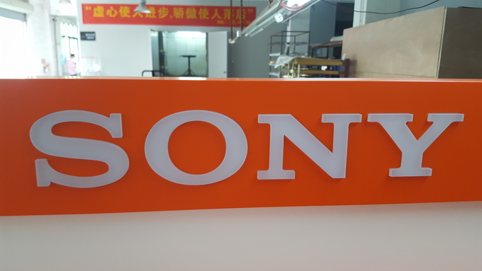 Showing Stand Retail Store Merchandise Display Aurora Signs CE Certified